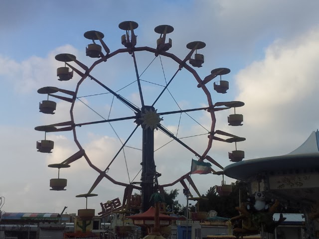 Life in Kuwait Blog: Luna Park - Mishref Fairgrounds