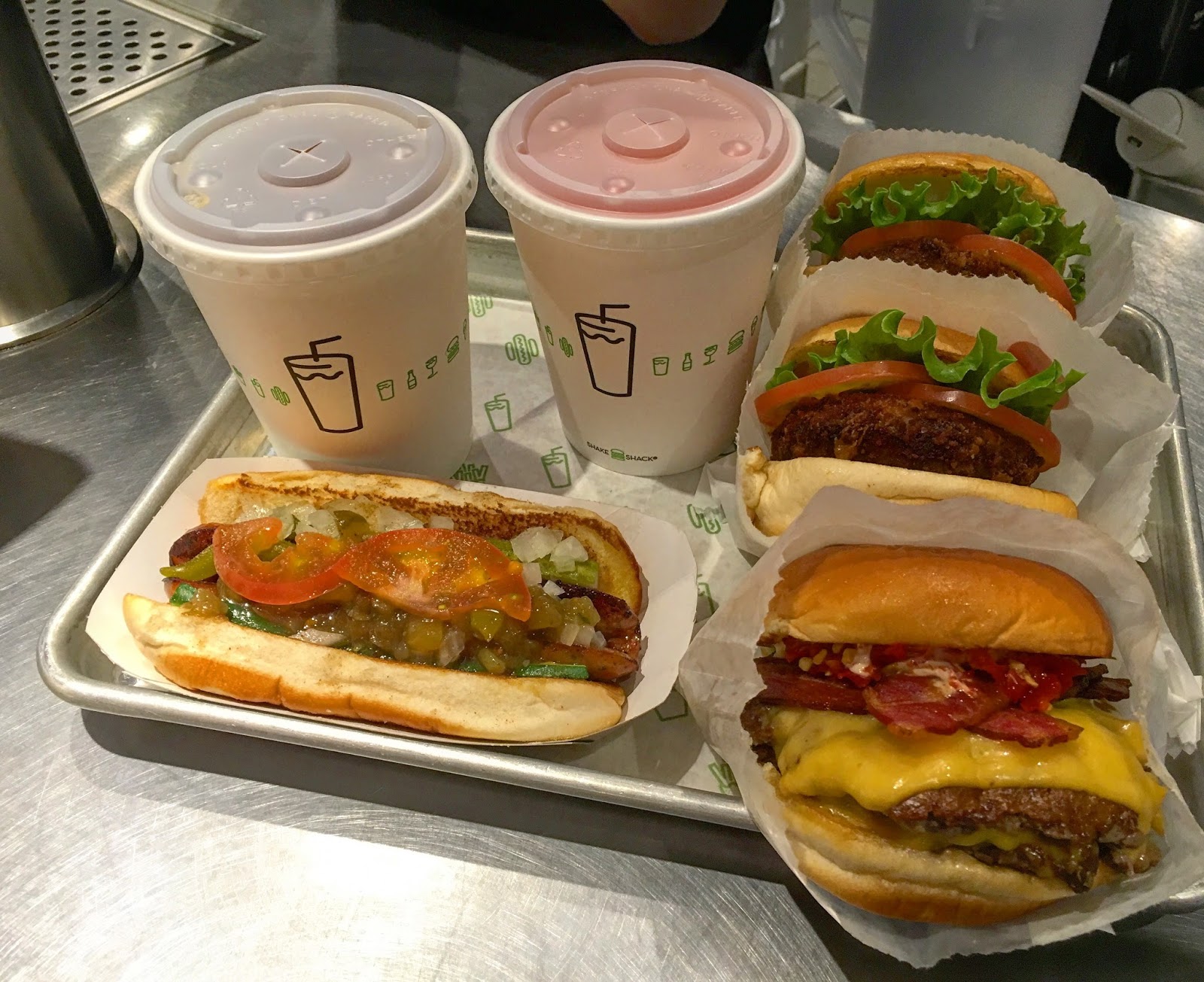 Shake Shack - Gaienmai, Tokyo - Travel is my favorite Sport