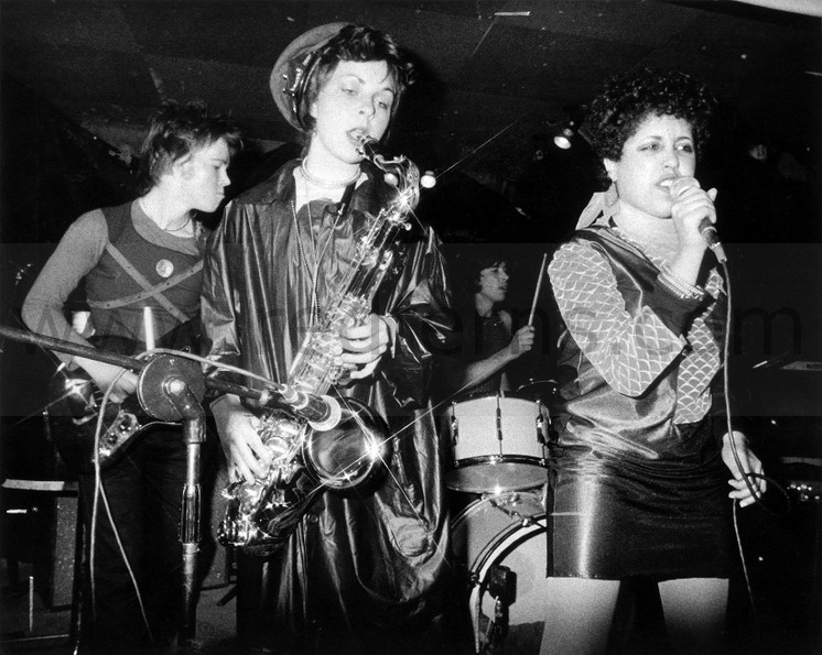 NOTICIAS Y EFEMERIDES MUSICALES Y DEL CINE: POLY STYRENE, UN 25 DE ...