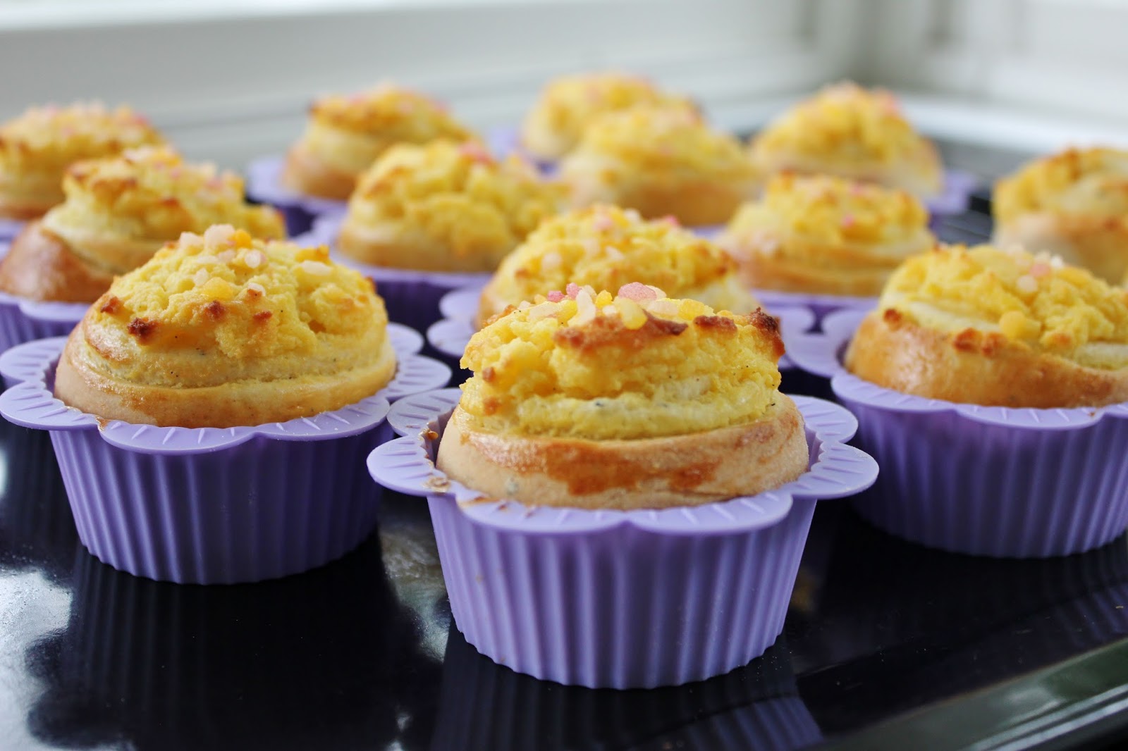 Huvilaelämää ja mökkiruokaa: Dallaspullat