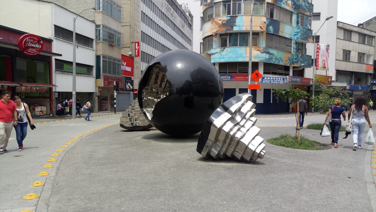 Esculturas de Colombia: Esfera Pública - Fredy Alzate Gómez