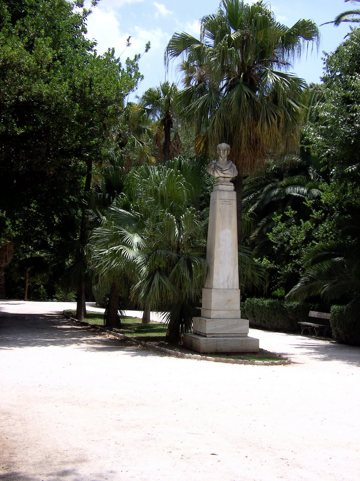 jan1448: Εθνικος Κηπος, το περασμα αναμεσα στους βραχυχιτωνες, η ...