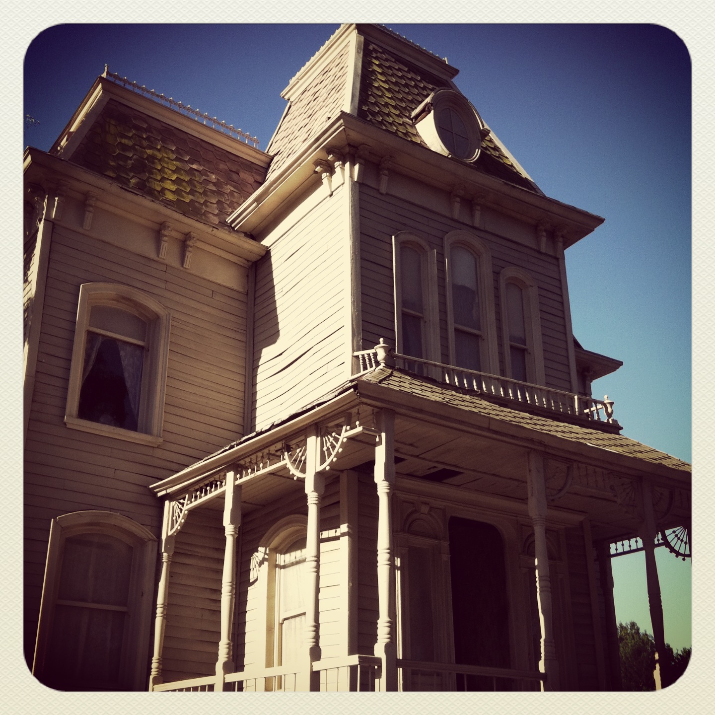 Going Commando with @CommanderAnders: PSYCHO Set @ Universal Studios ...