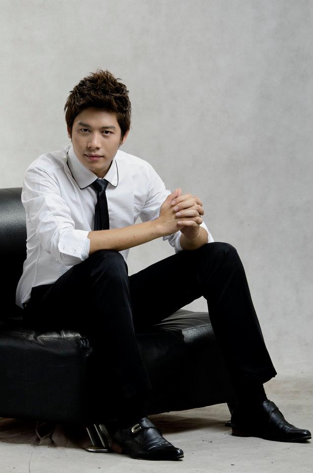 M y a n m a r H u n k s: Myo Thet Khaing