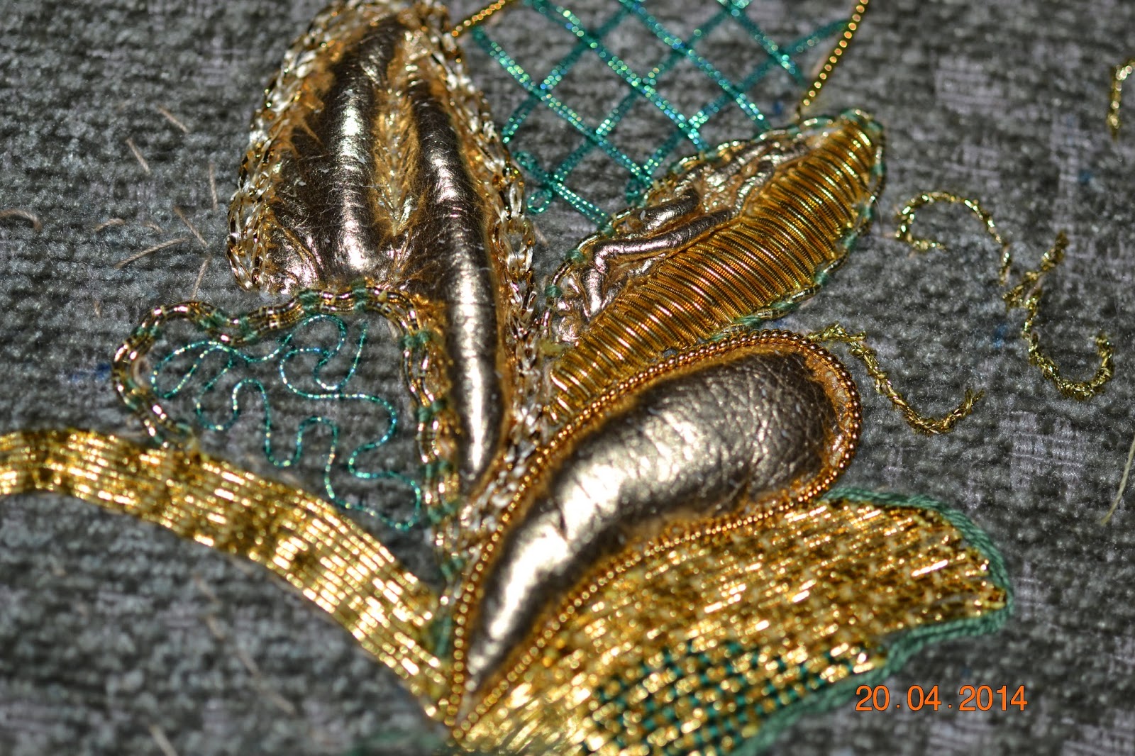 Renata's arts and crafts: Gold Work Embroidery Sampler - progress