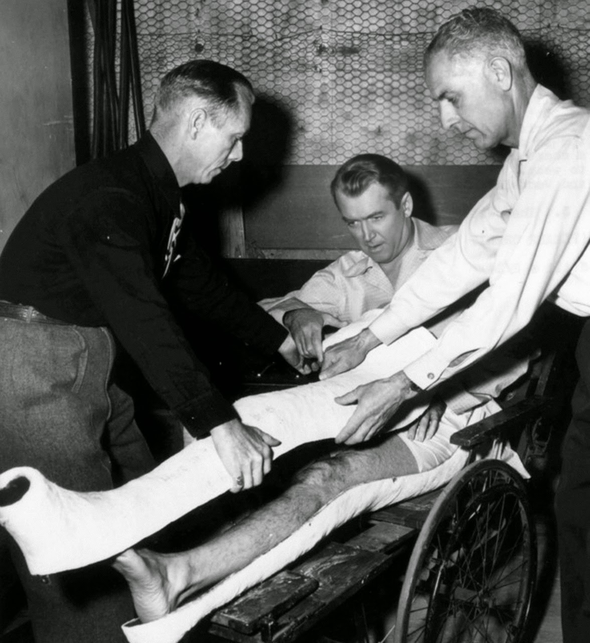 20 Interesting Behind the Scenes Photos From the Making of Alfred ...