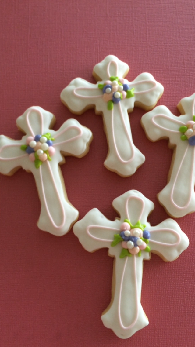 Floral Communion Cross Cookie Tutorial | Sweet Jenny Belle - easy sugar ...