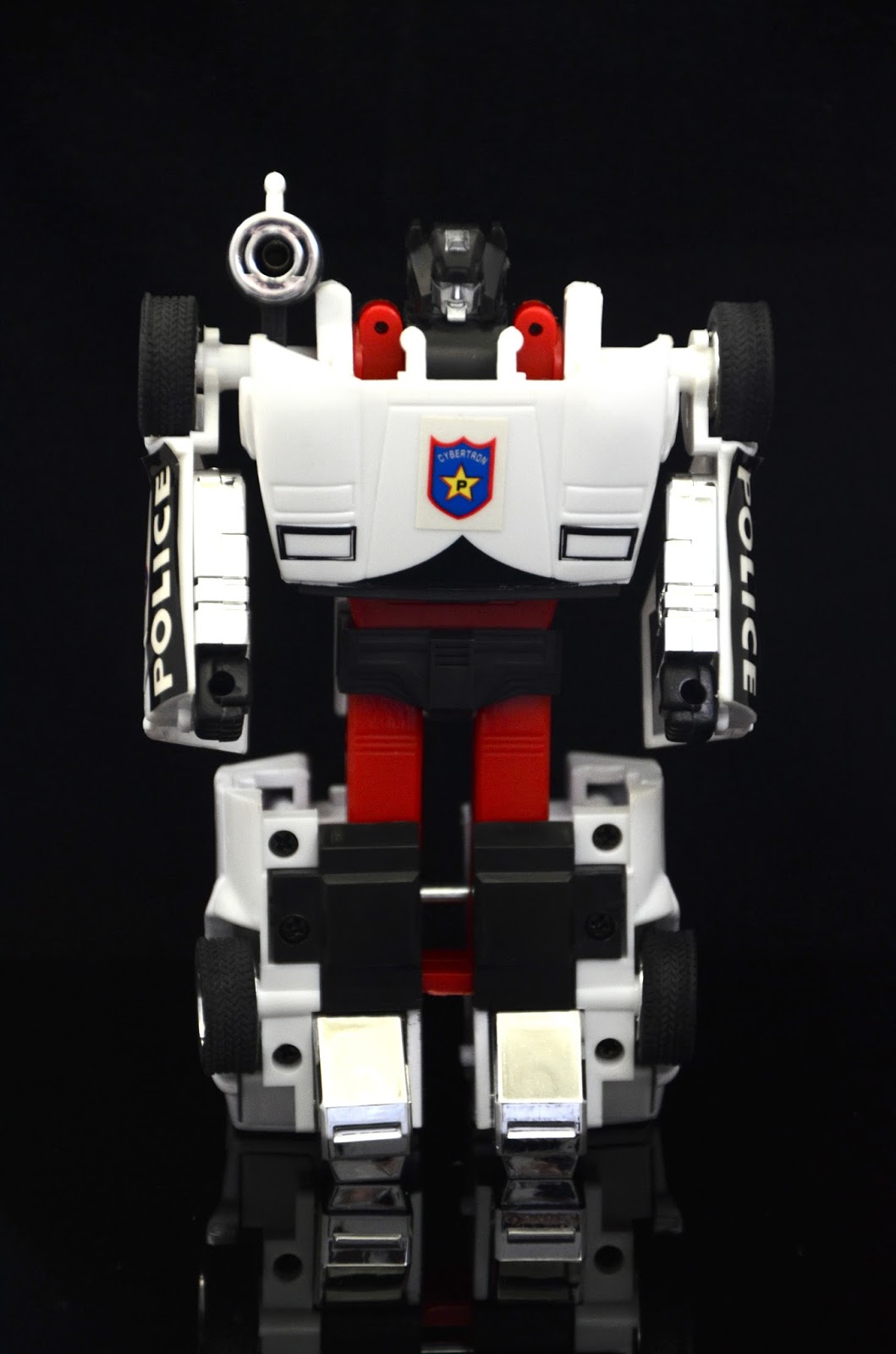 The Cave Collection: Transformers Ehobby G1 Clampdown