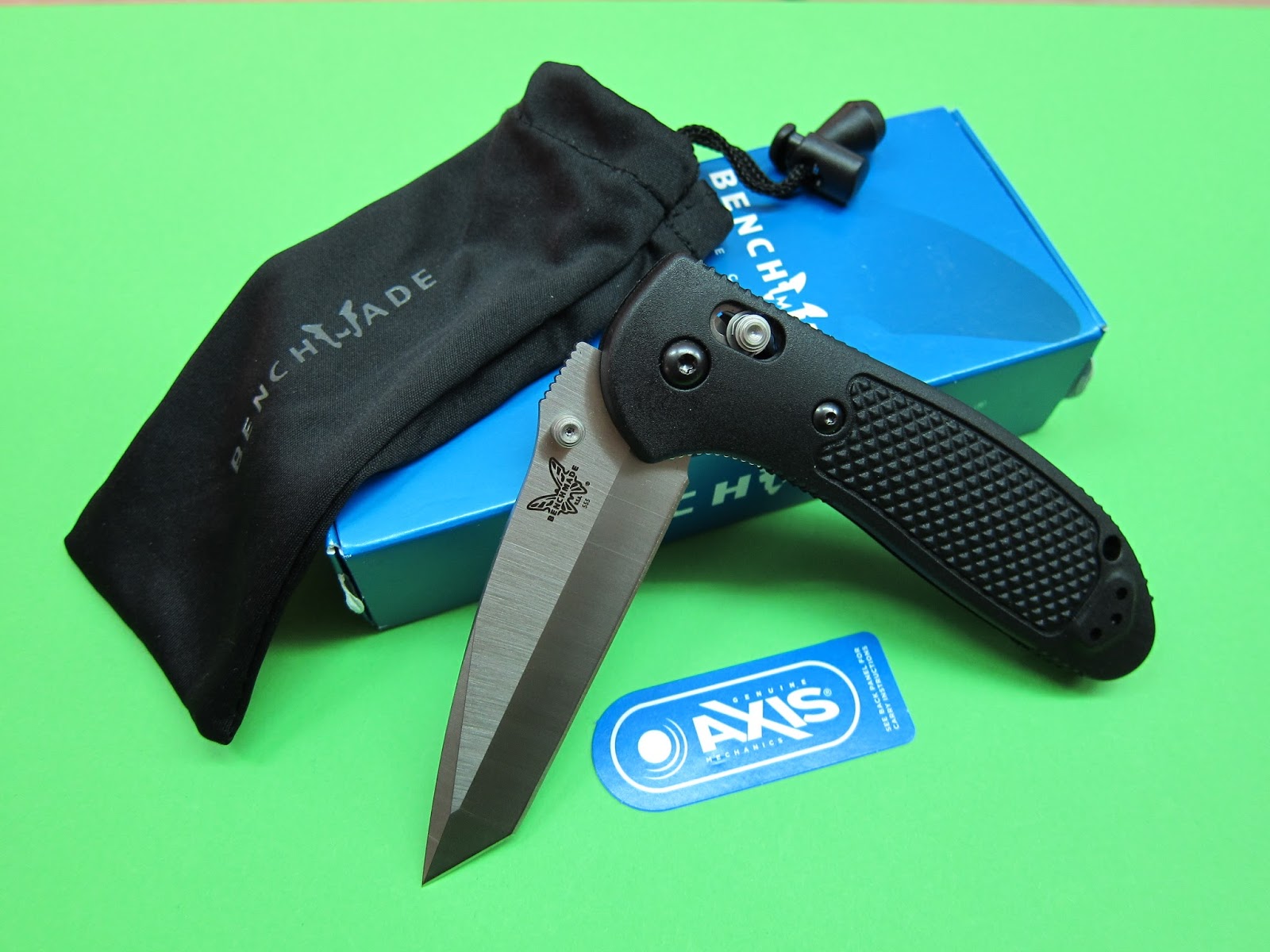 ARMAS BLANCAS 66: - BENCHMADE GRIPTILIAN 553