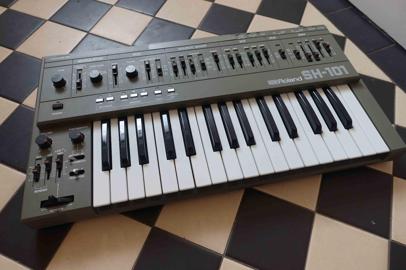 MATRIXSYNTH: Roland SH-101