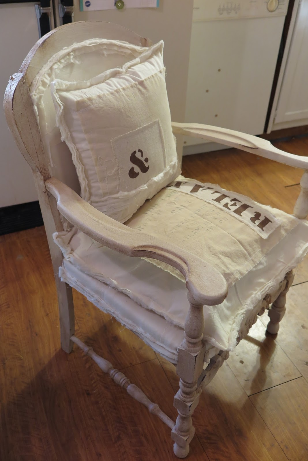 Vintiquities: DIY Deconstructed Style... Furniture Makeover