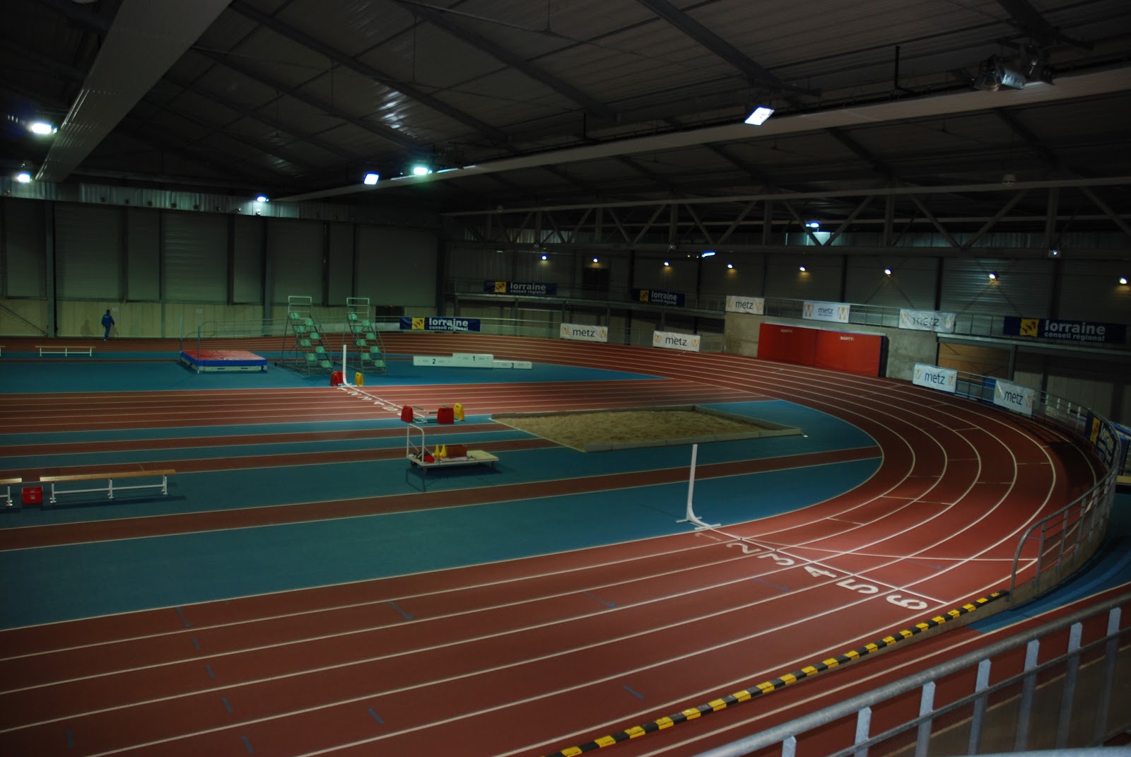 Athlé groupe Jacky LOOS: Fiona découvre l'Anneau de Metz