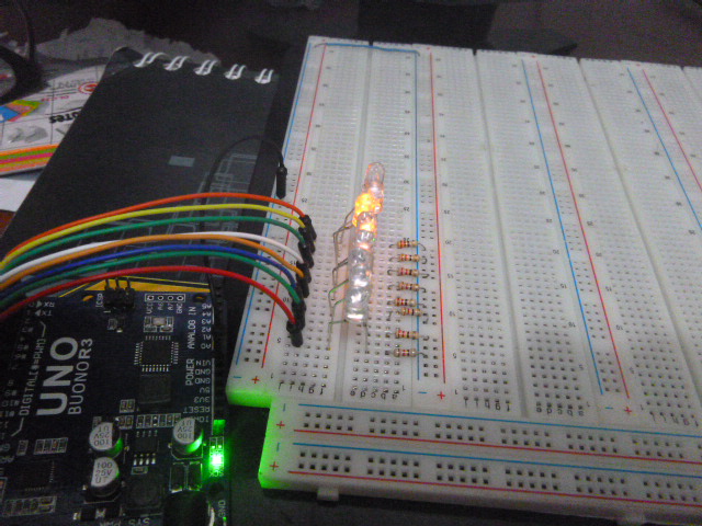 Programando en Arduino Uno (COM3): Laboratorio_3