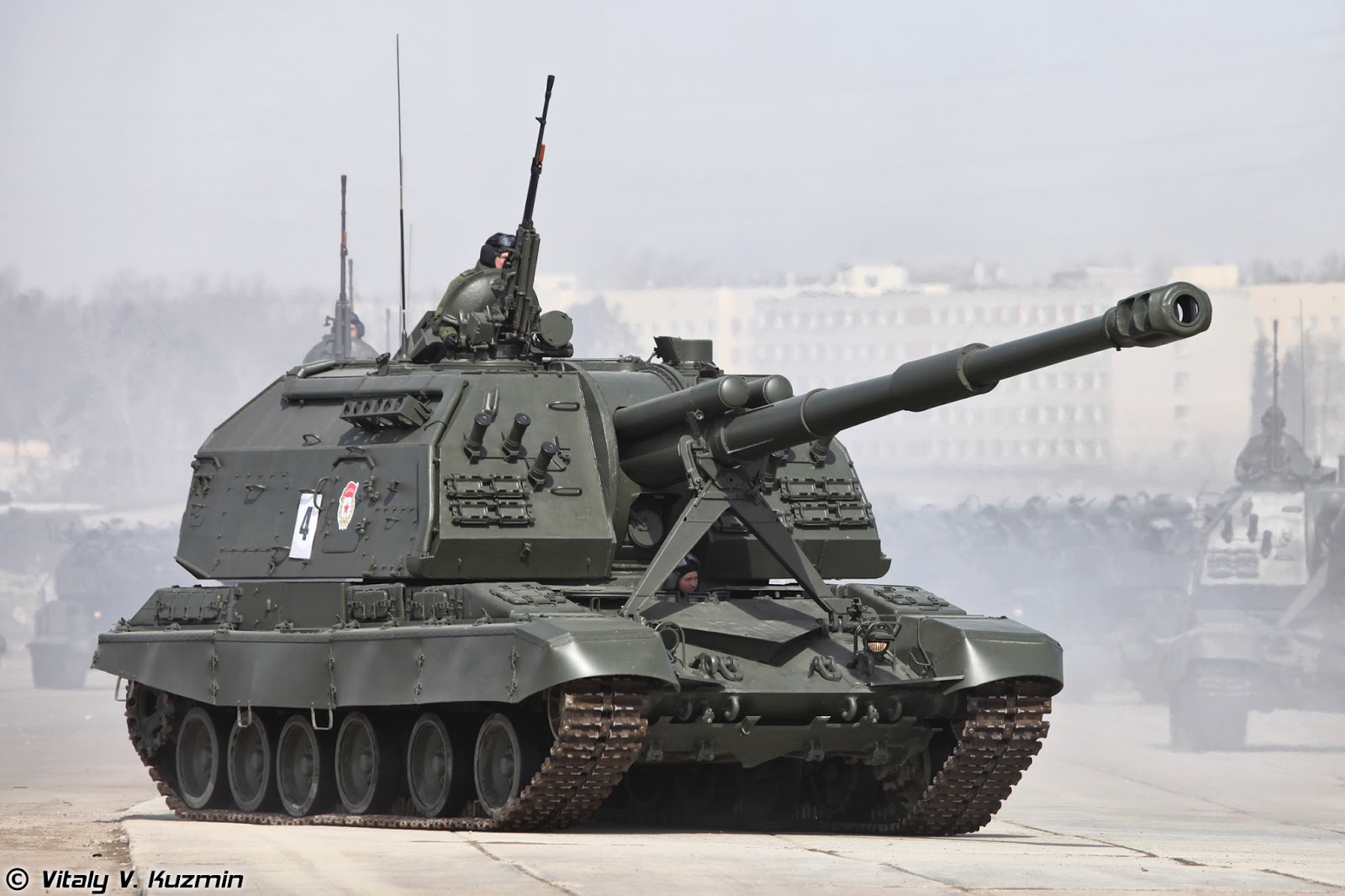 WARFARE: URALTRANSMASH 2S19 MSTA-S.O martelo de batalha da artilharia ...