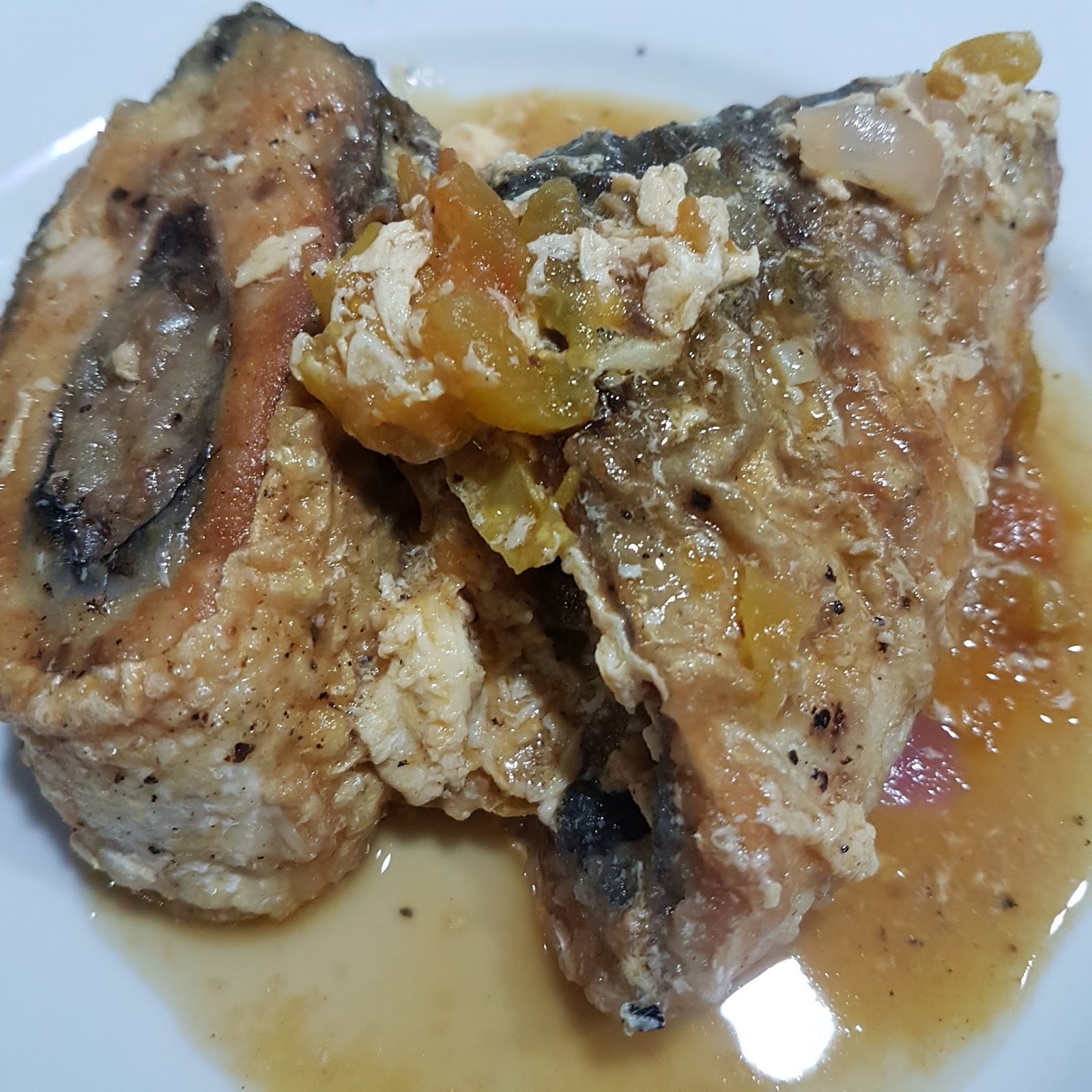 [Recipe] Sarsyadong Bangus (Fried milkfish cooked in tomato, onions and ...