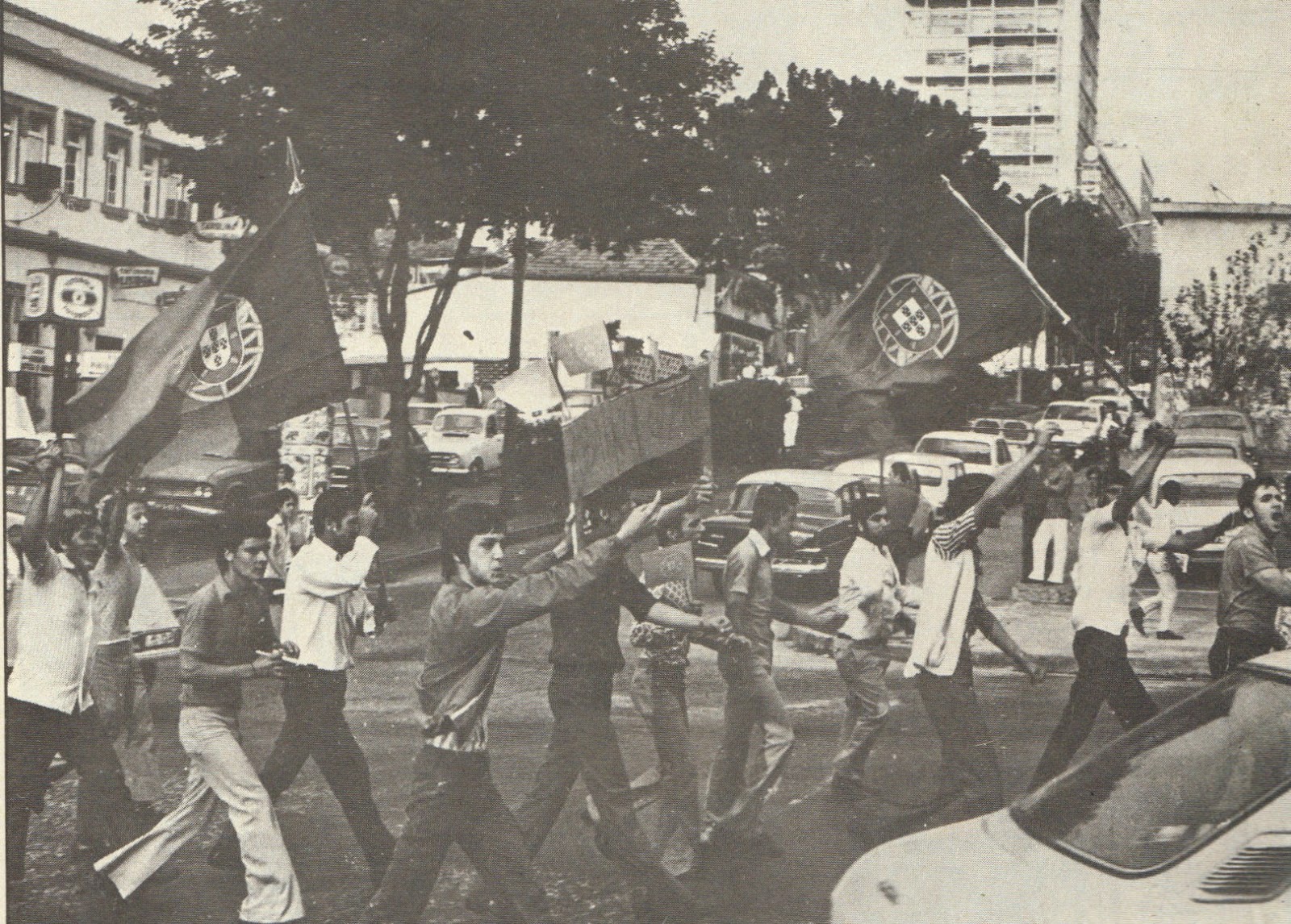 FORA DO LUGAR E TEMPO