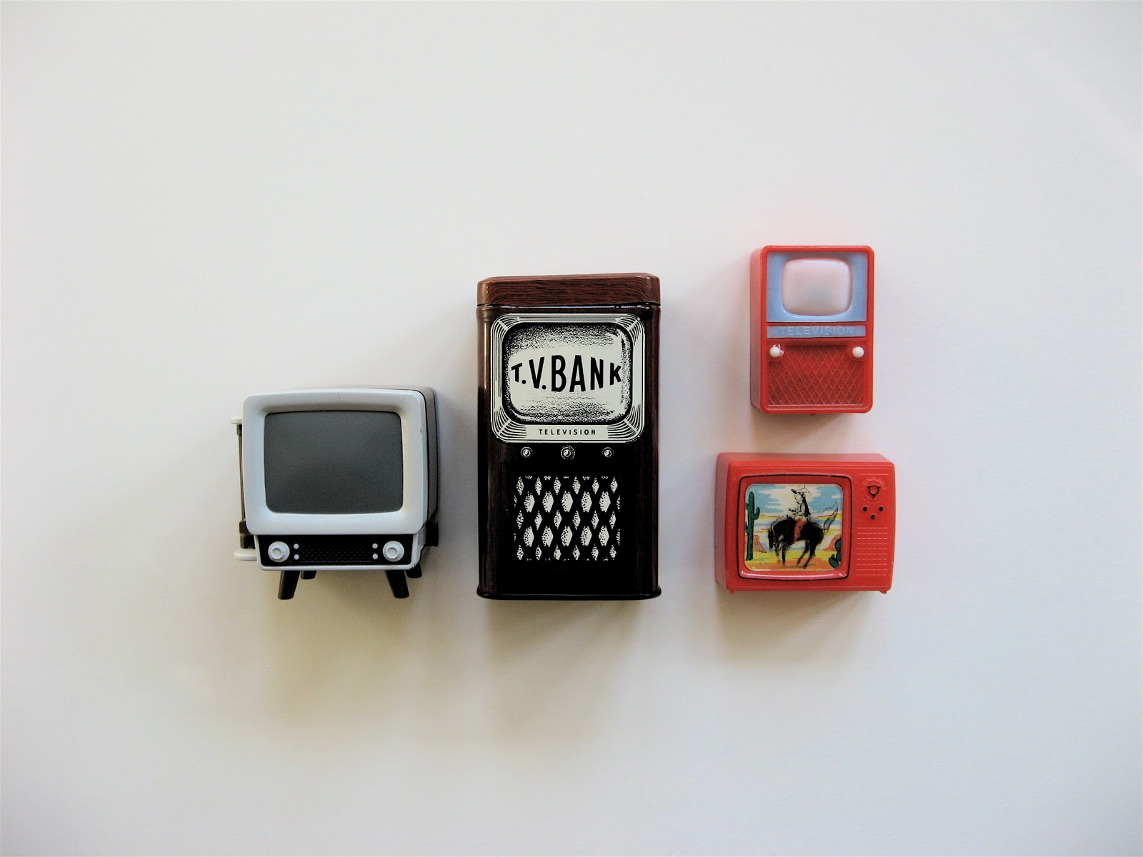 bricolagelife: toy tvs
