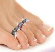 Beautiful Girl Wearing Cute Stylish Toe Rings | Girls Fashion Magazine