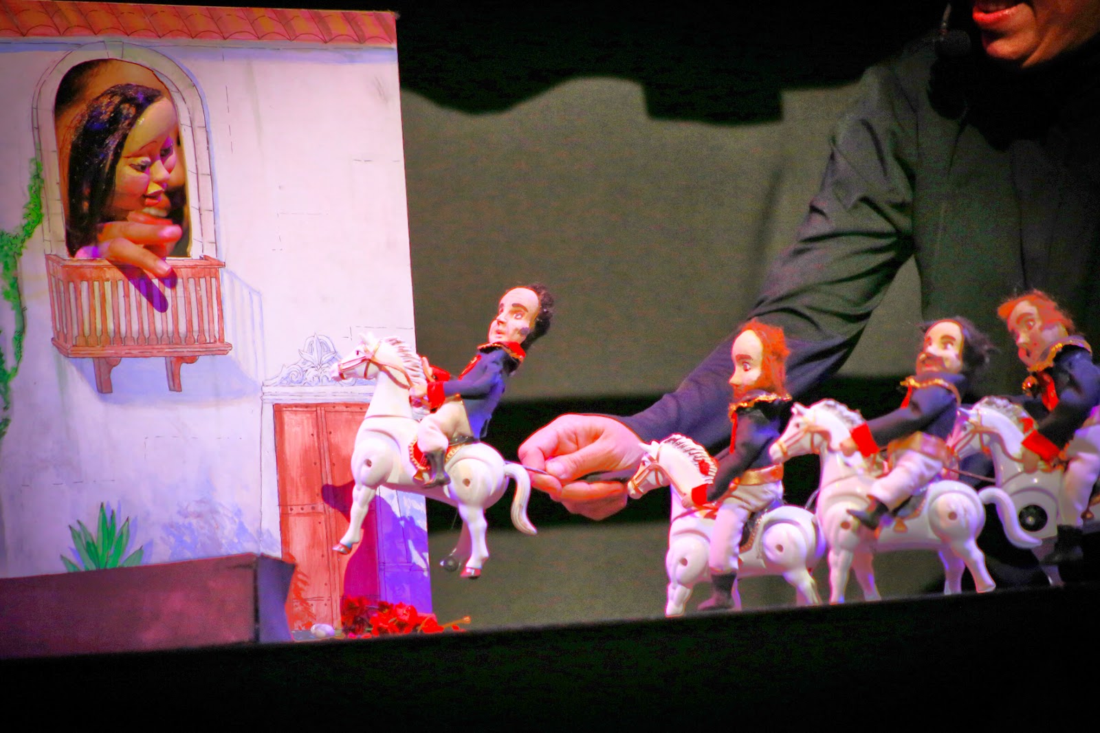 TITERES TUQUEQUE (Caracas, Venezuela): Érase una vez en América