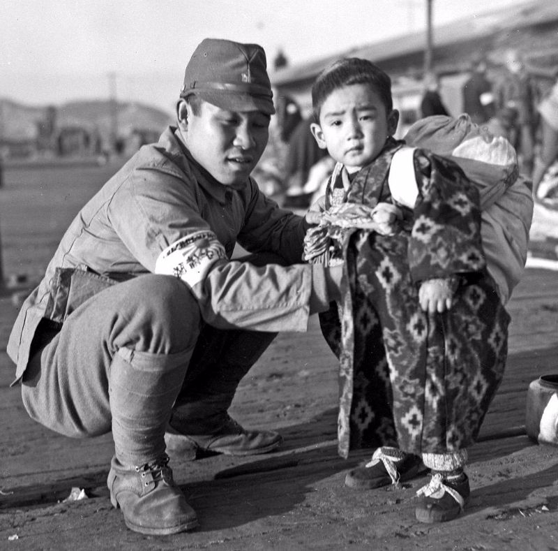 31 Amazing Pictures That Capture Emotional Moments of Soldiers and ...