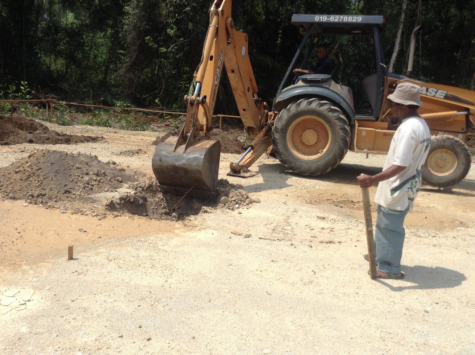 Kerja Mengorek Lubang "Pad Footing" ~ Membina Rumah Impian