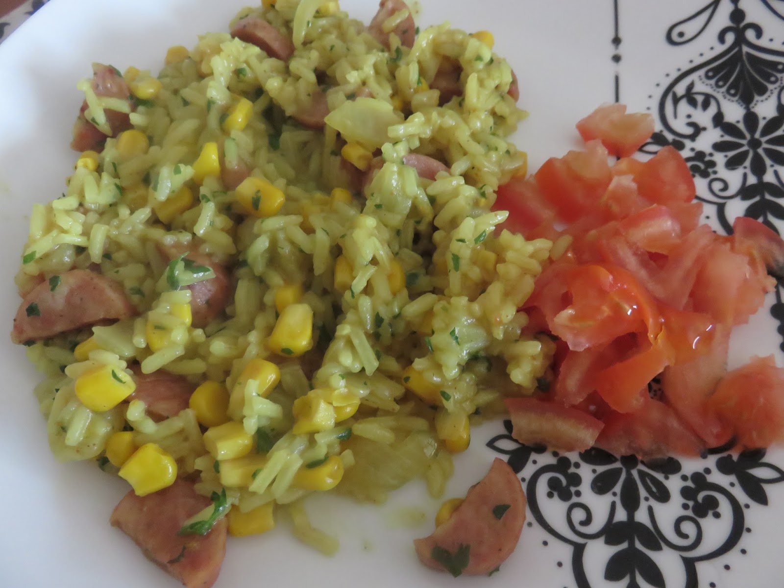 O Cantinho Da Vanessa: Arroz De Caril, Salsichas Frescas e Milho Doce!