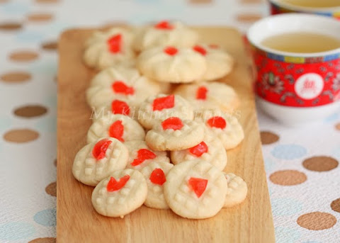 My Kitchen Snippets: Daisy Cookies/Biskut Dahlia