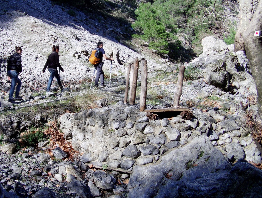 ΜΑΘΗΤΙΚΗ ΠΑΡΡΗΣΙΑ: ΣΤΟ ΦΑΡΑΓΓΙ ΤΗΣ ΑΓΑΛΗΣ