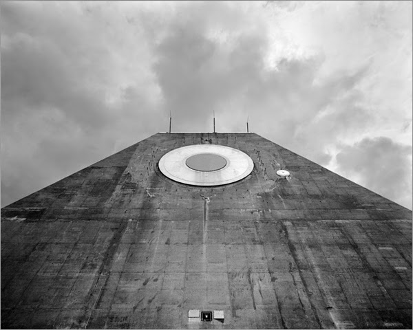 Martin Miller Photography - The Dark Side | Graphic Design Blog