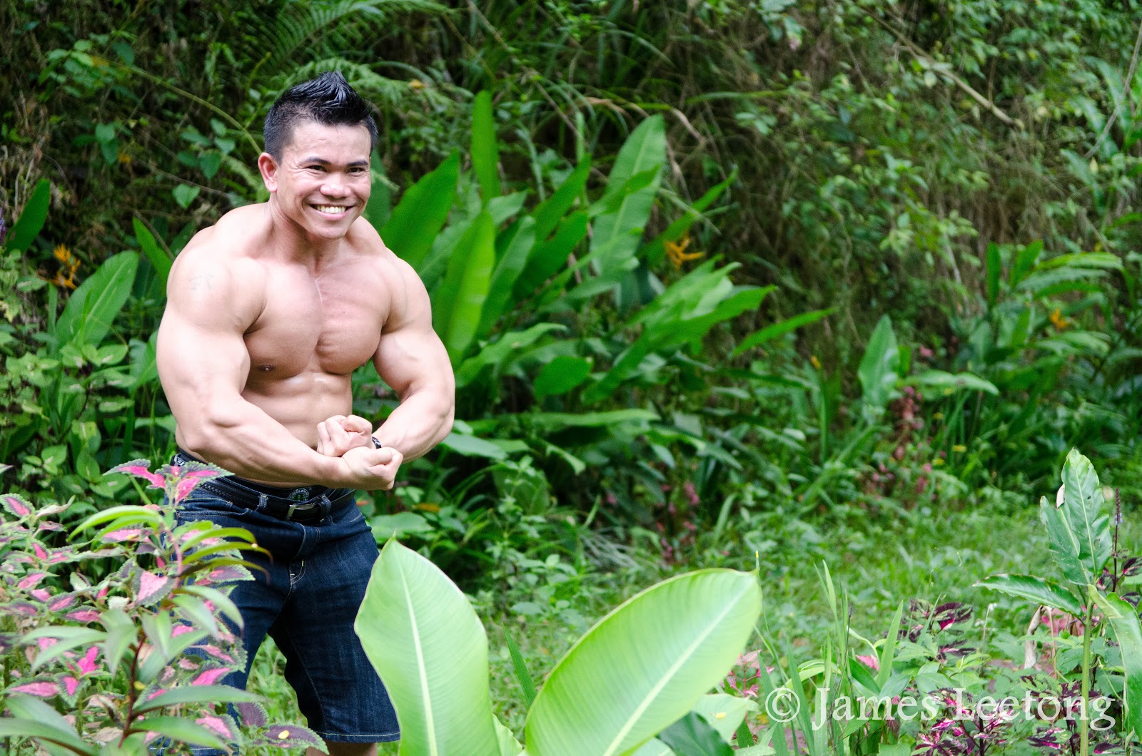 Muscle Pinoy - The Home of Filipino Bodybuilders: November 2012