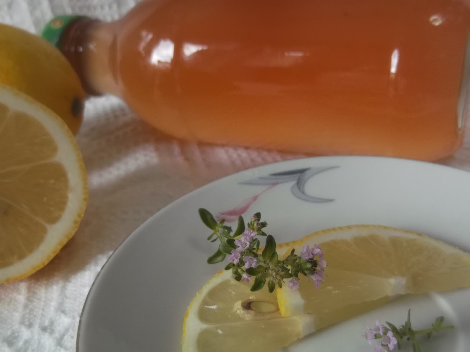 Hellena ...din bucataria mea...: Sirop din cimbrisor de camp si muguri ...