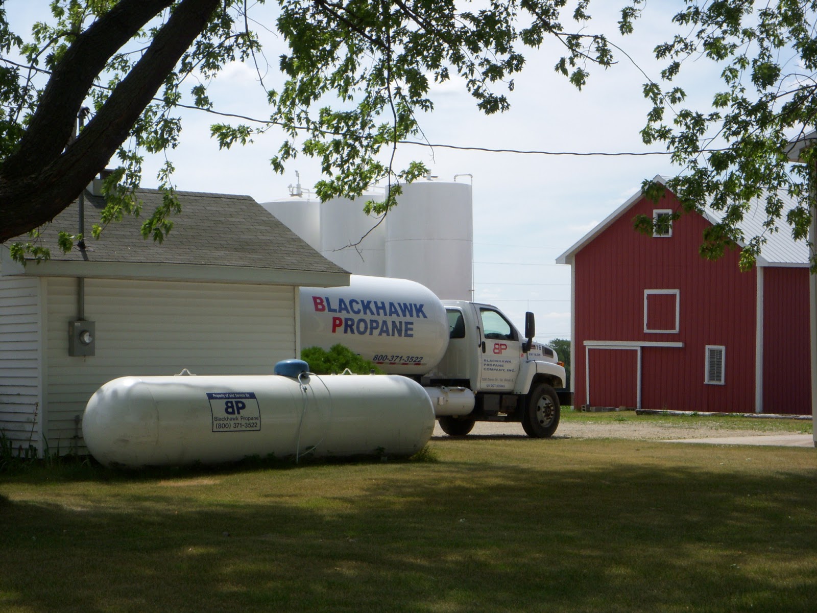 Black Hawk: Propane Tank & Cylinder Supplier & Provider Wisconsin