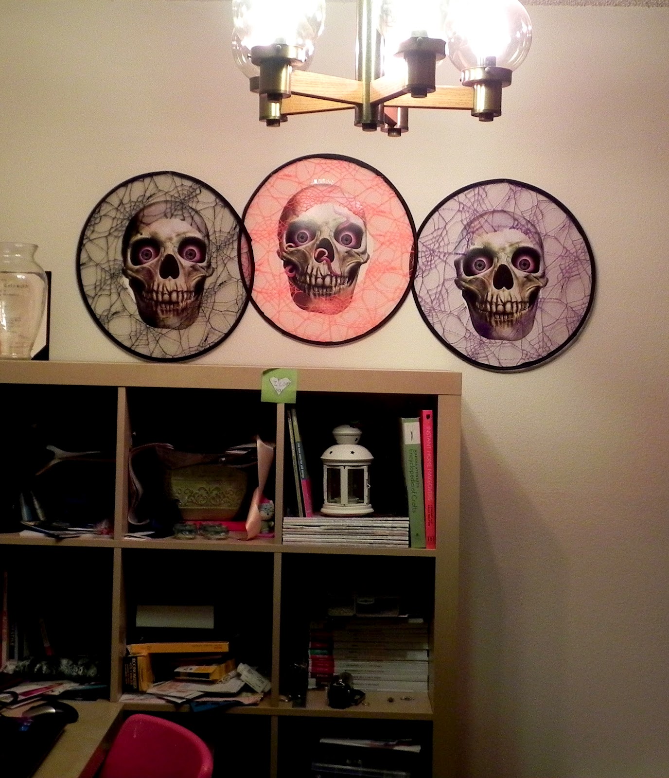 Smart n Snazzy: DIY Spooky Skull Frames