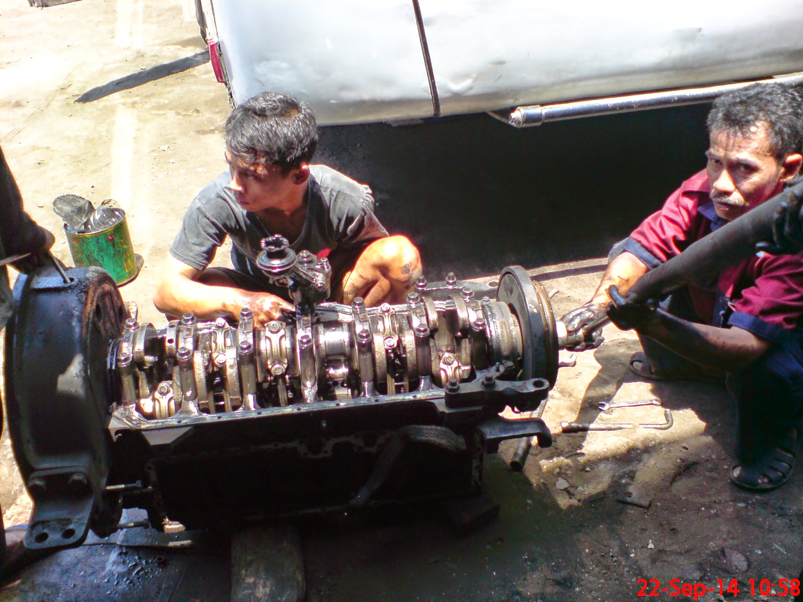 Perawatan Dan Perbaikan Mesin Bus Mercedes Benz OM366 PO Prayogo 95CE