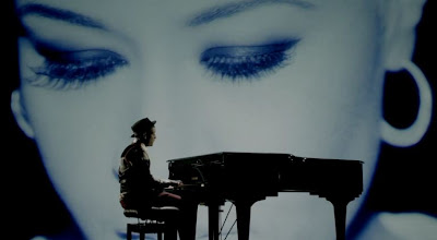 Top of the World: *Video* Labrinth feat Emeli Sandé - Beneath Your ...