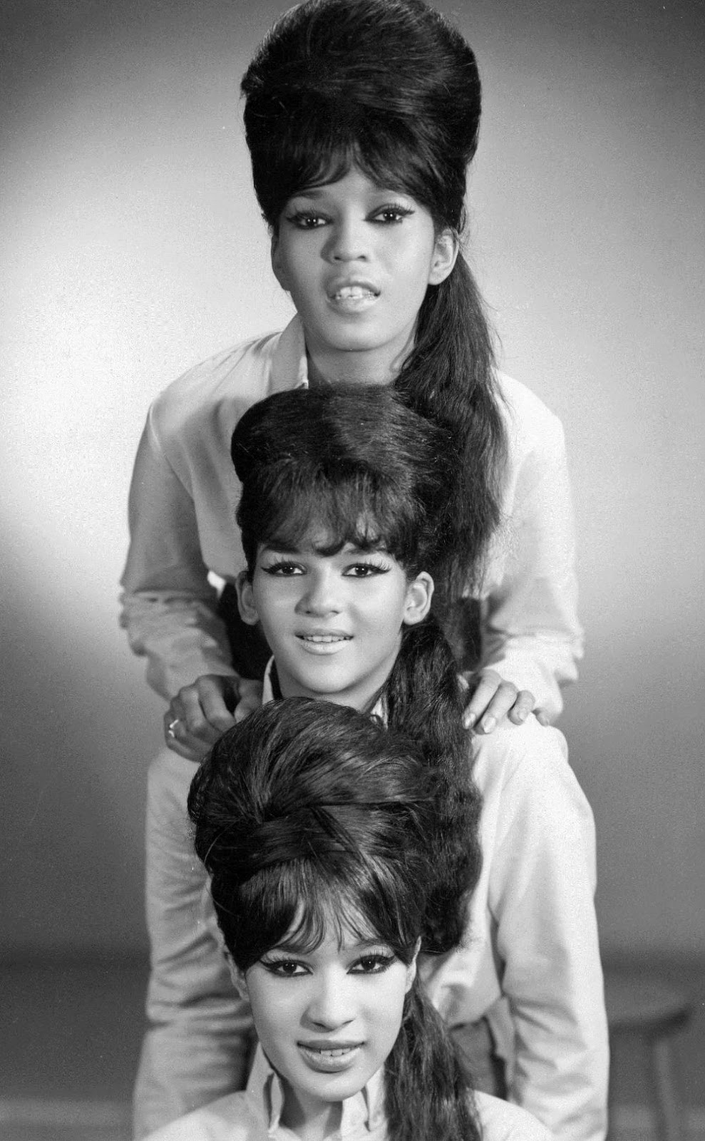 30 Fascinating Vintage Photographs of The Ronettes in the 1960s ...