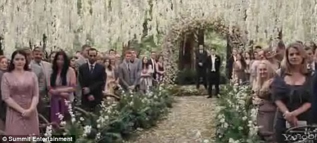 First look at a pregnant and dying Bella in brand new Breaking Dawn ...