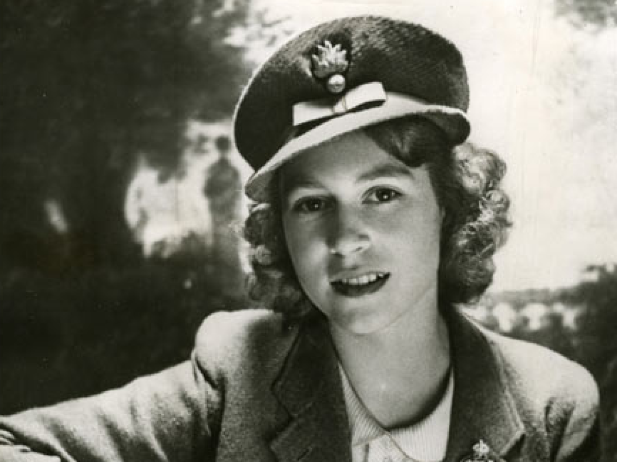 Welcome To Diggy Buzz: Queen Elizabeth Was A Badass Truck Driver And ...