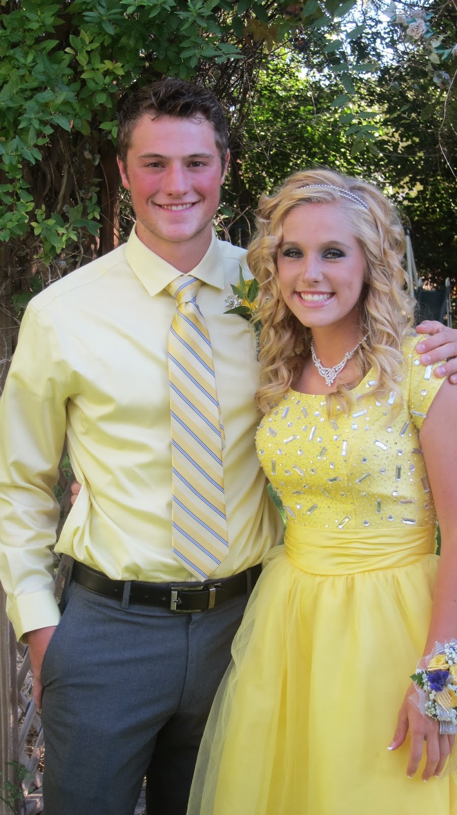 The Flack Family: Katelynn and Ashley go to Homecoming...