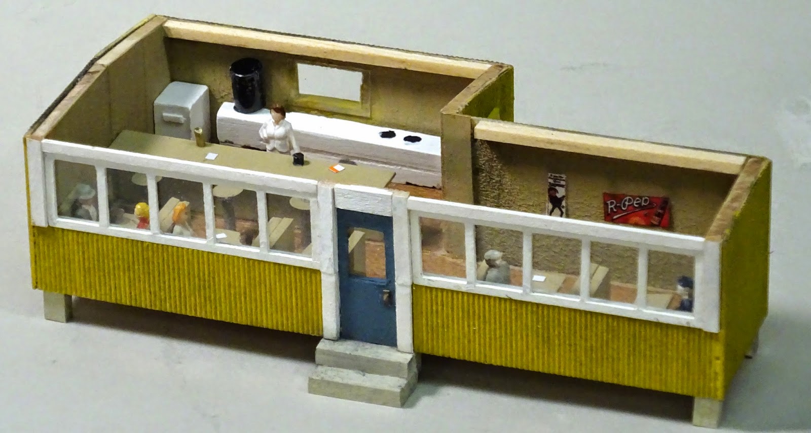 Model Railroad Minutiae: Vintage diner model start