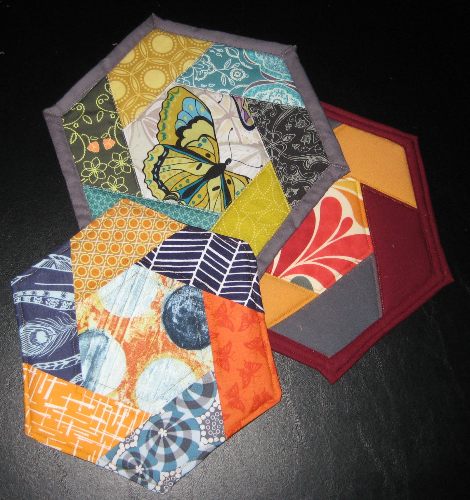 alimakes: Insulated Hexagon Hot Pads