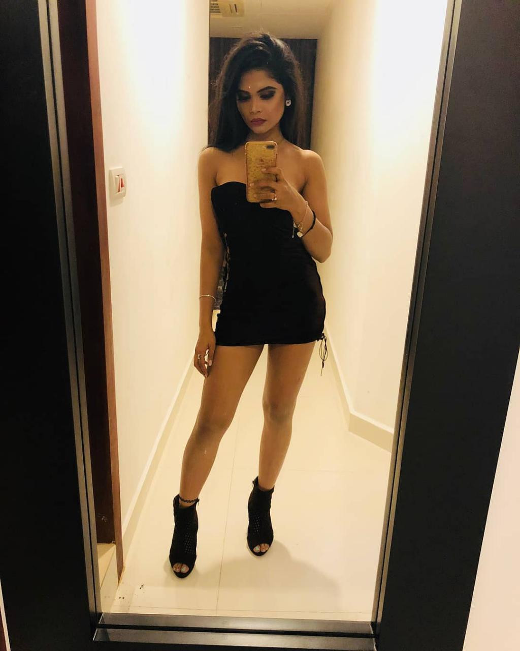 Sri Lankan Sexy Model Hasini Samuel Sexy Photos