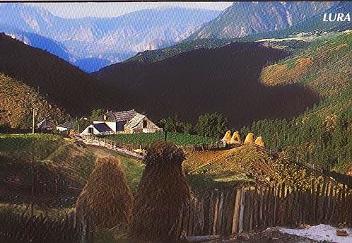 Lura herë Shtet,herë Kryeqytet,herë Mbret,herë për vete,gjithmonë për ...