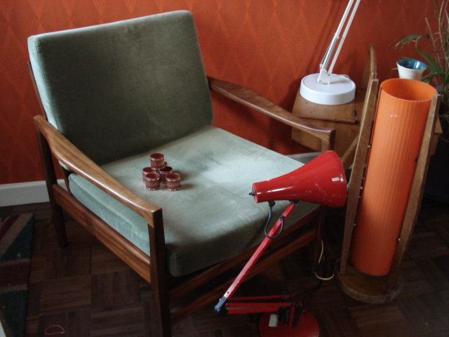 Planet72: Last Weeks Finds - A Utility CC41 Sewing Box, Cintique Chair ...