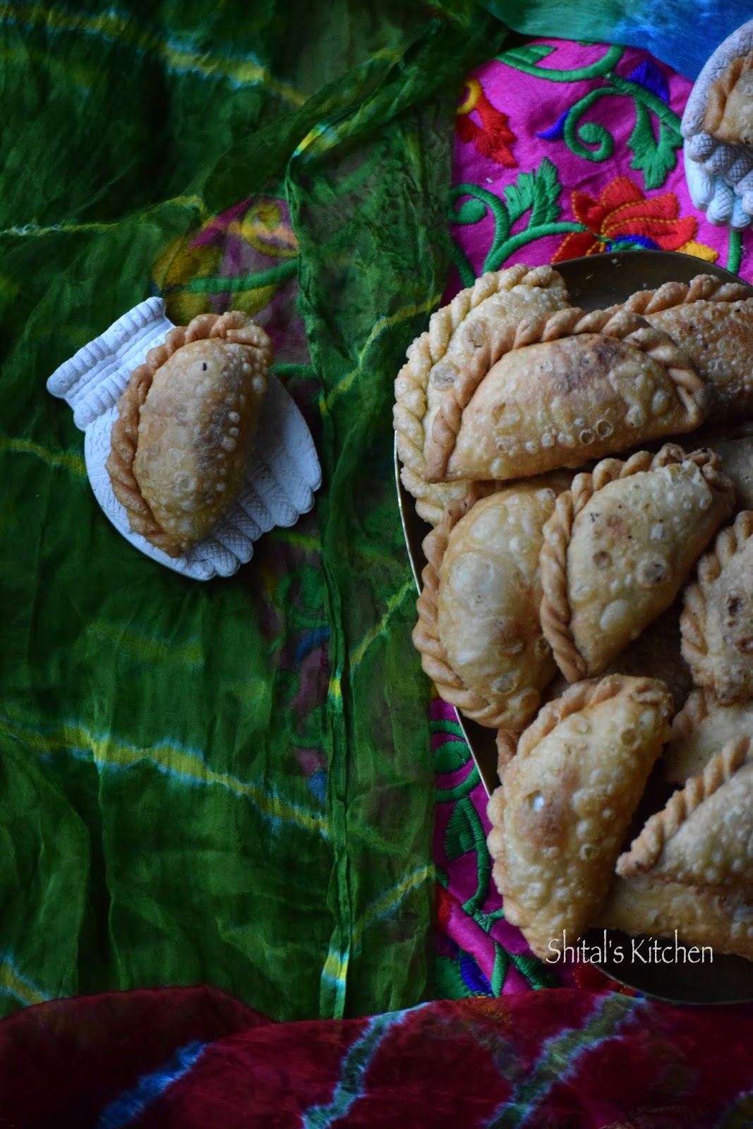 Shital's-Kitchen: Sweet Ghughra