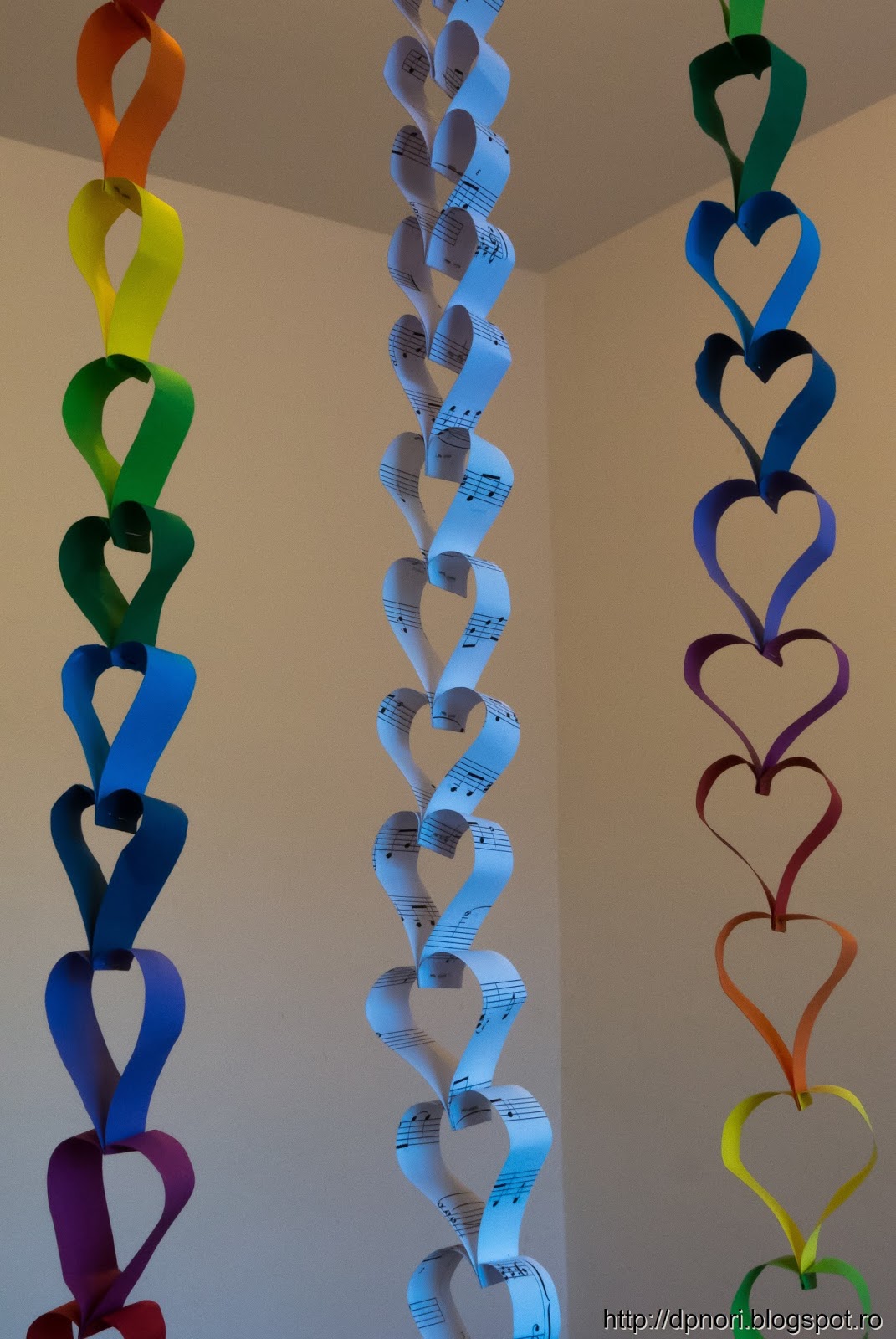 .printre nori: Ghirlanda curcubeu din inimioare de hartie