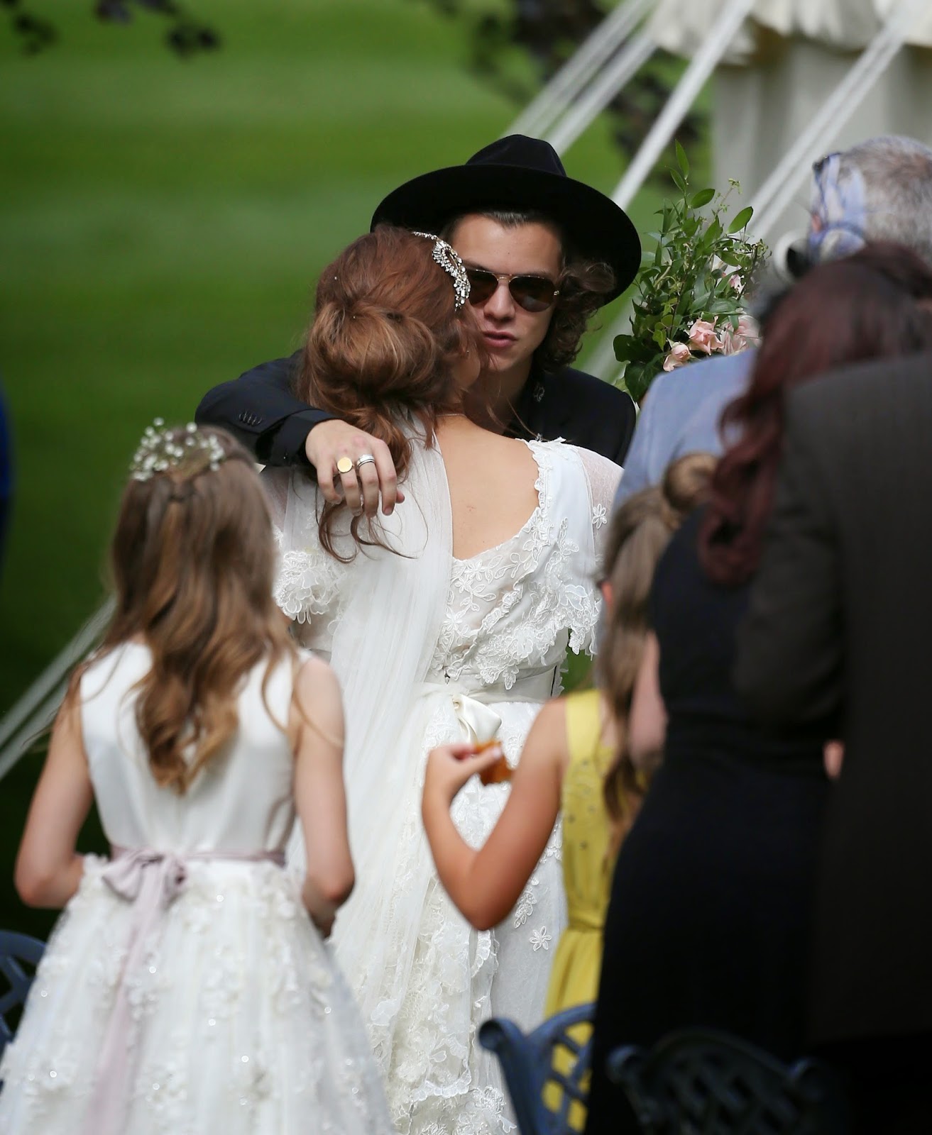 Viciadas por One Direction: Mãe de Louis Tomlinson do One Direction se Casa