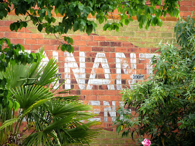 Gleeful: My Maldon sign spree