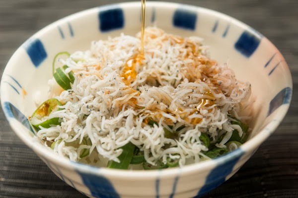 A blog from West Tokyo: Shirasu, the meal of whitebait with rice.