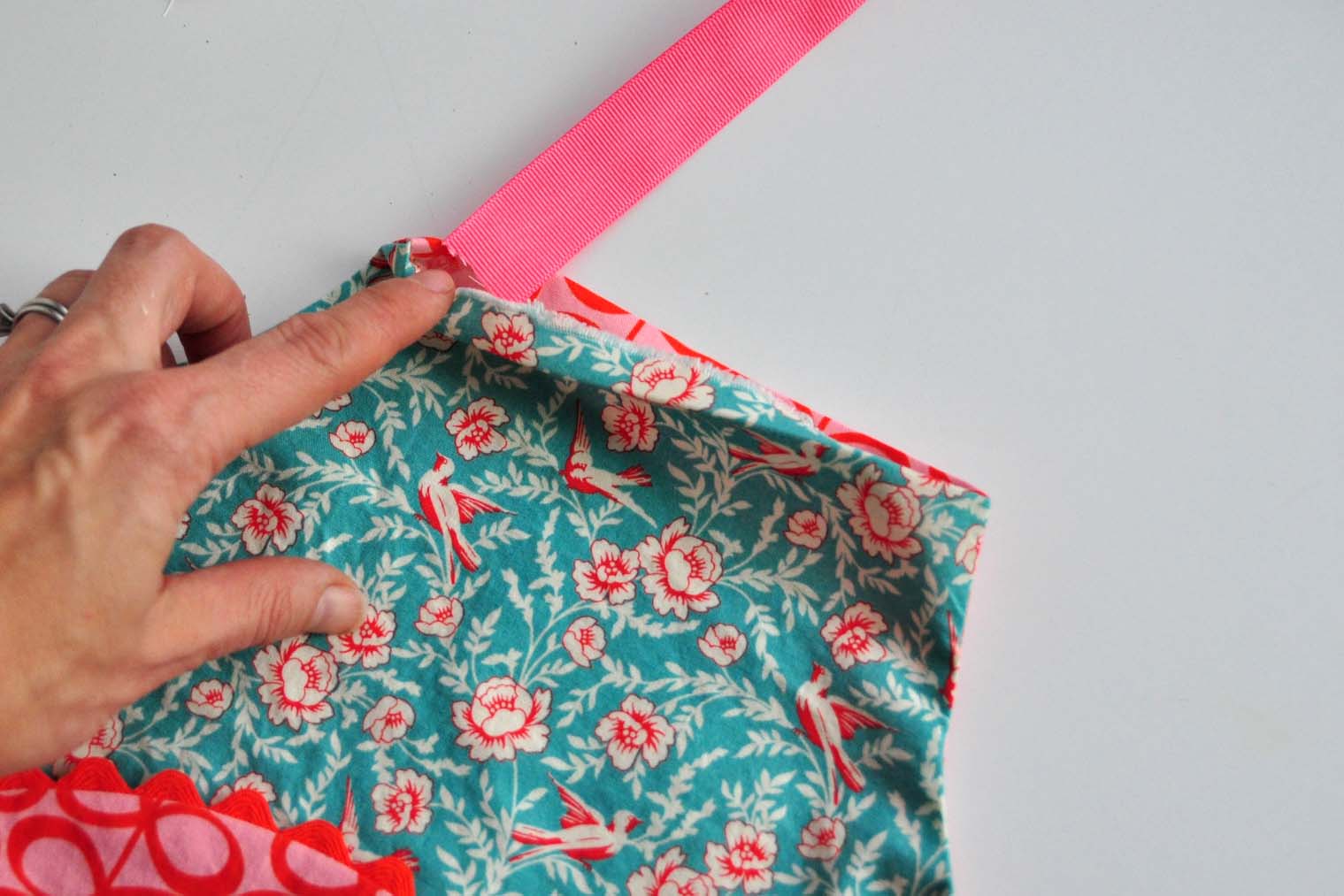 Aesthetic Nest: Sewing: Child's Reversible Fat Quarter Apron (Tutorial ...